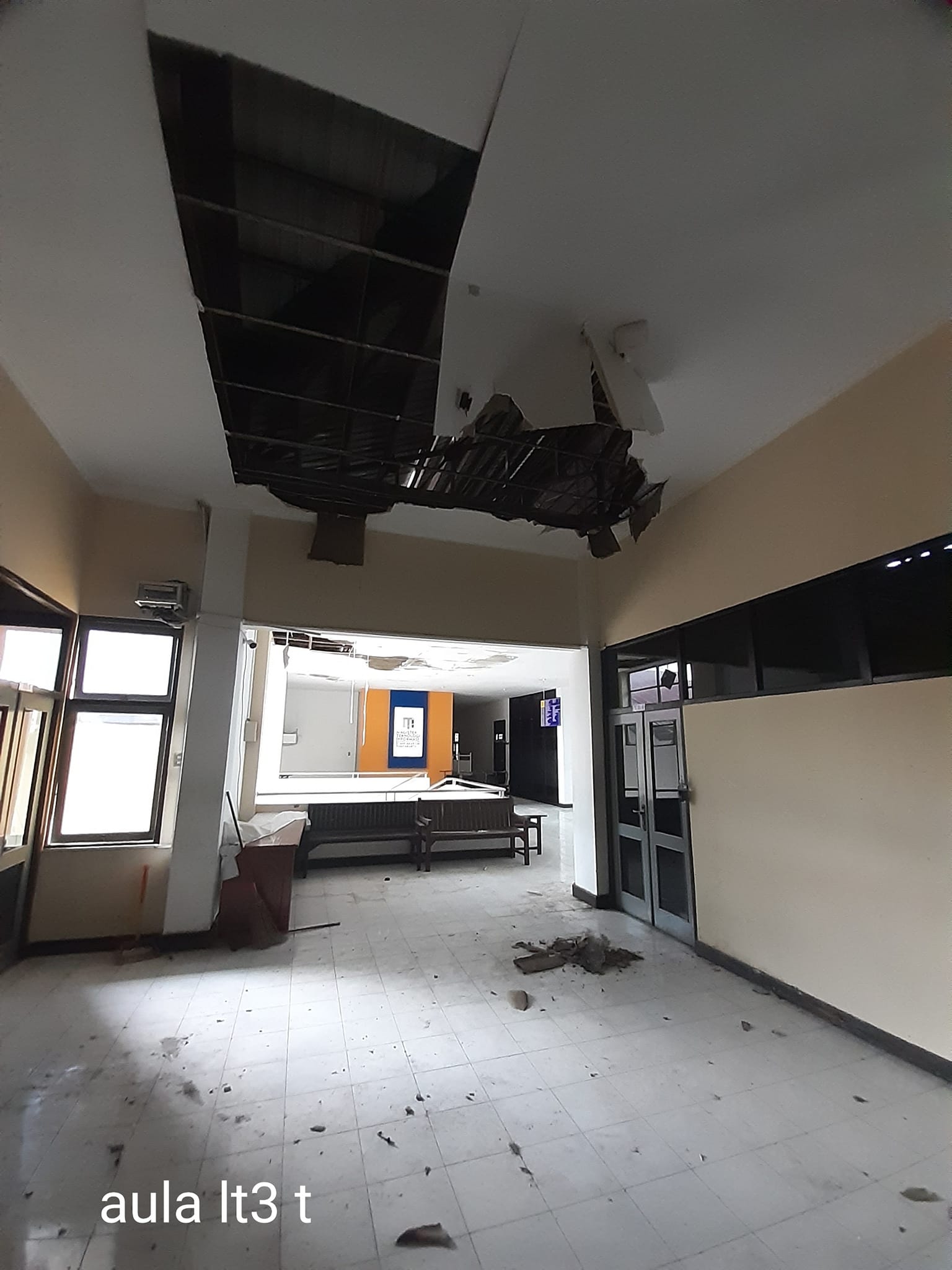 Rehap Atap Gedung UTDI – per 22 April 2022 | Universitas Teknologi ...